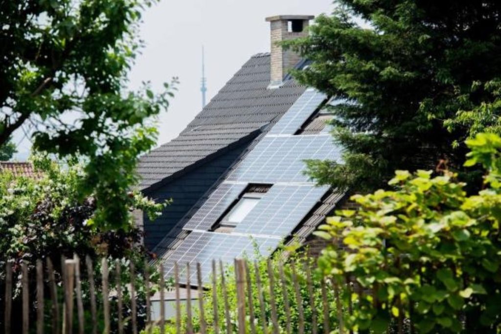 Improving energy efficiency of buildings to reduce bills and save ...